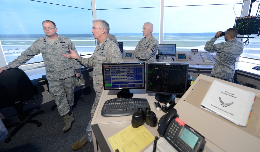 DVIDS - Images - Gen Selva meets with Dover's enlisted leaders [Image ...