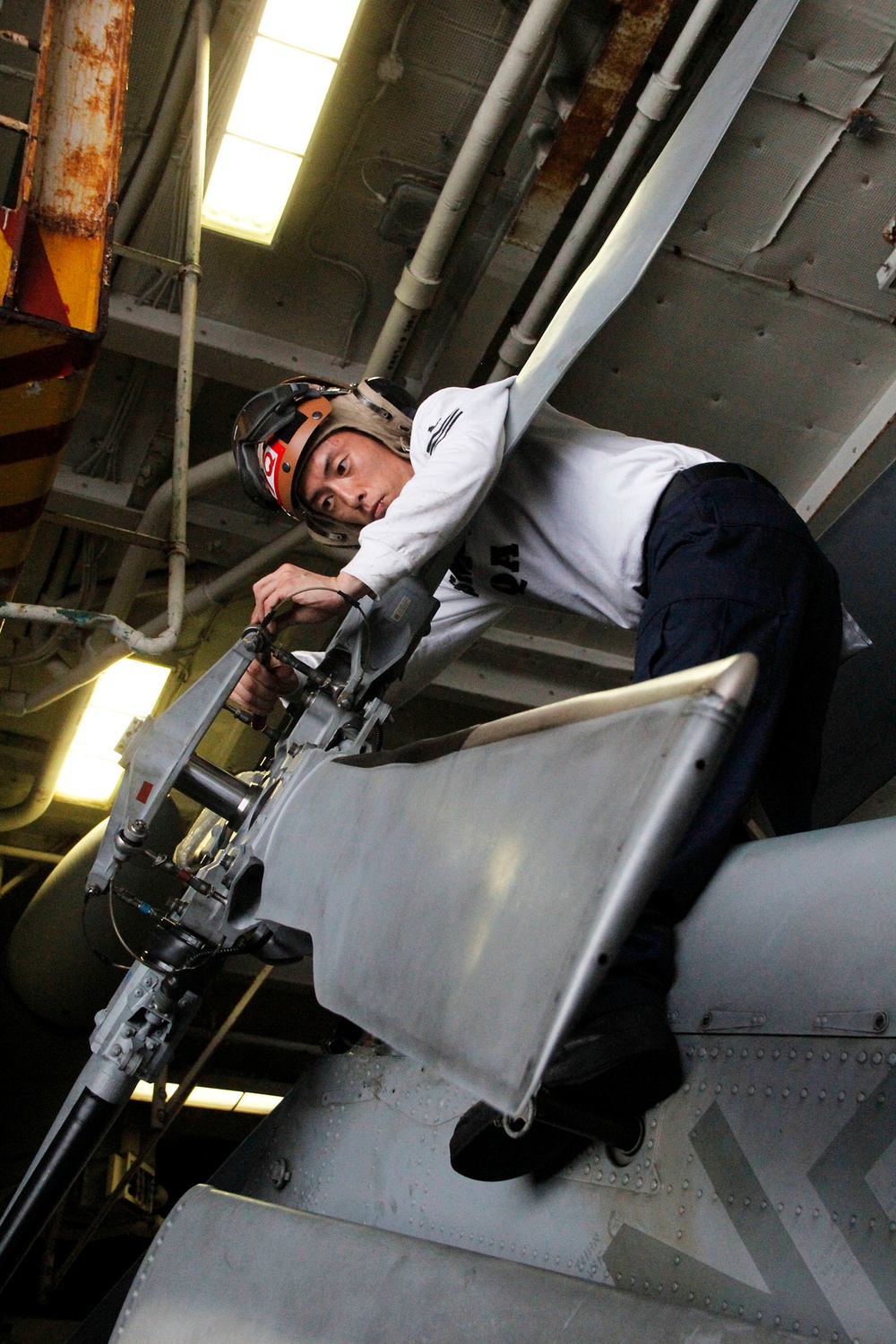 DVIDS - Images - USS George Washington sailors at work [Image 2 of 2]