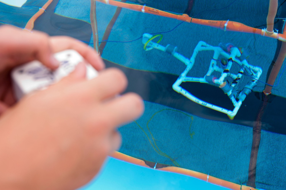 DVIDS - News - Sailors help set kids' sights on science with SeaPerch subs