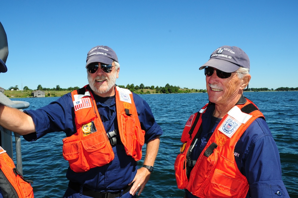 DVIDS Images Coast Guard Auxiliary Boat Crew Members Image 3 Of 11 