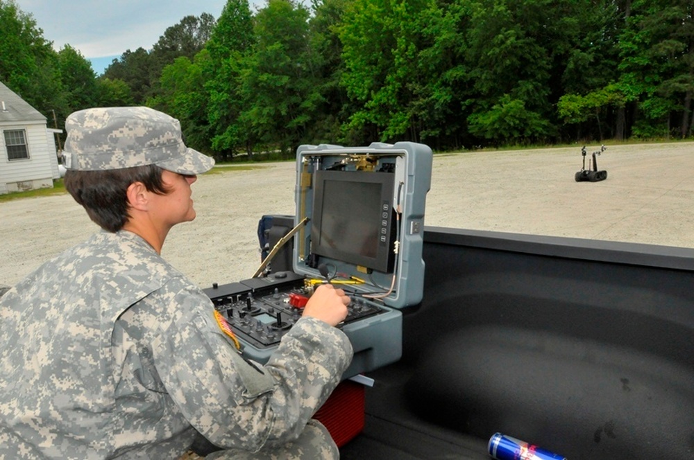 DVIDS - Images - 430th EOD prepares next generation [Image 4 of 4]