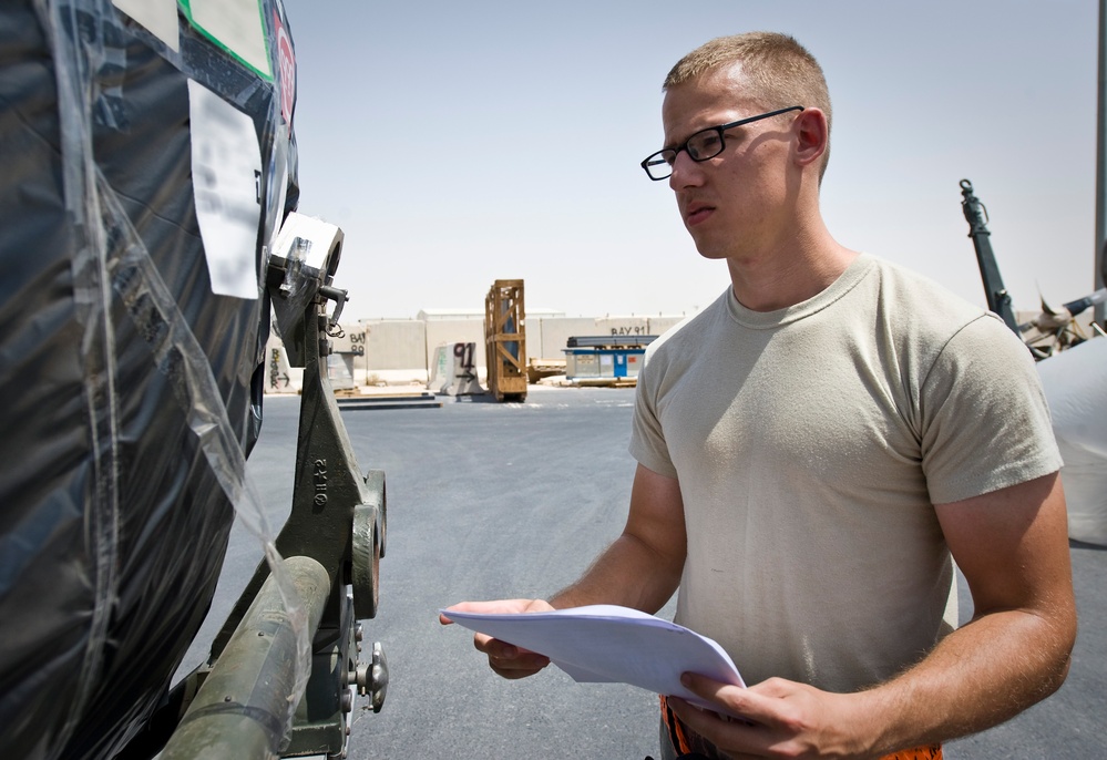DVIDS - Images - 8th EAMS checks cargo for correct care [Image 2 of 3]