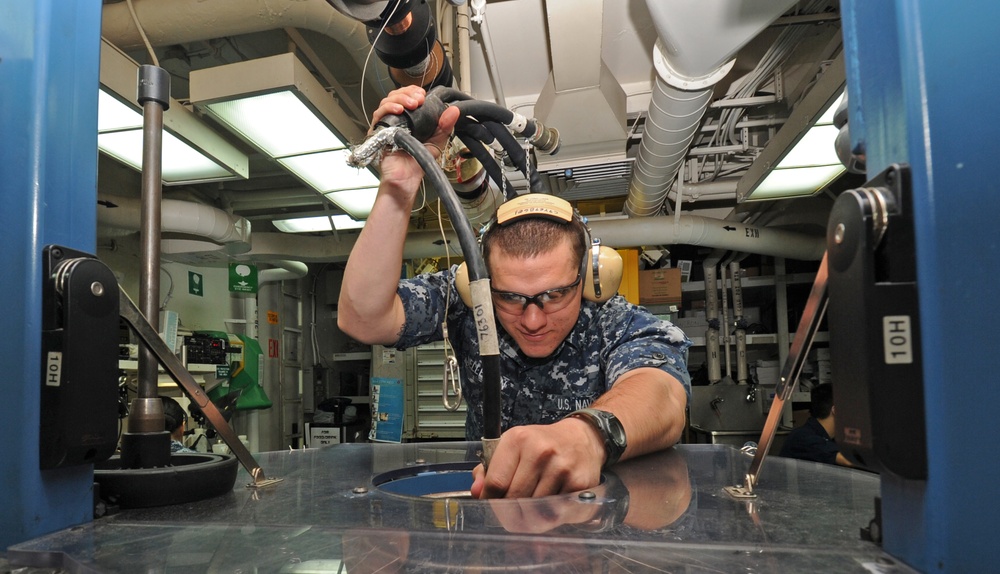 DVIDS - Images - USS George Washington sailors at work [Image 1 of 2]