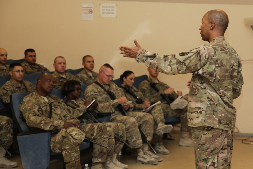 DVIDS - Images - USAR CSM Luther Thomas Jr. Visit [Image 21 of 37]