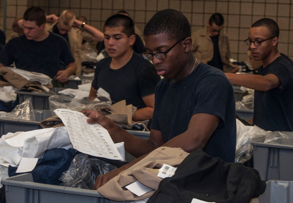 DVIDS - Images - Uniform issue [Image 2 of 2]