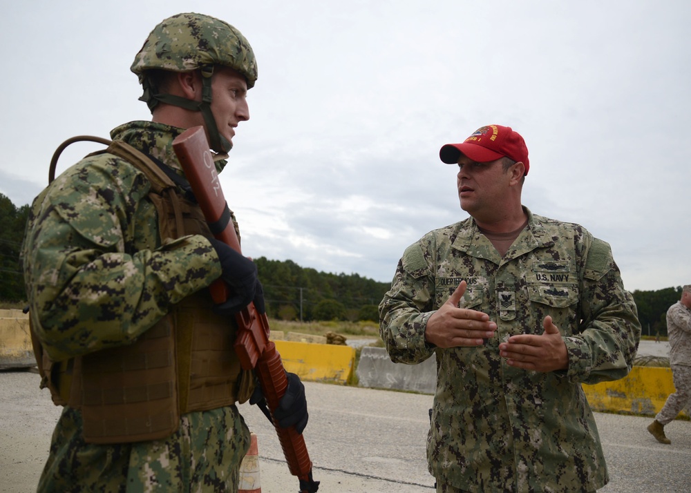 DVIDS - Images - NAVELSG/1st NELR/NCHB 1 Field Exercise [Image 2 of 4]