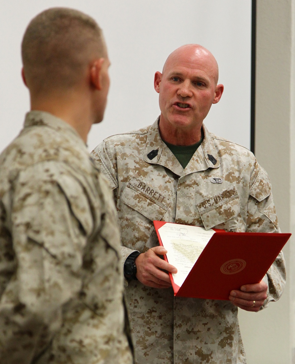 DVIDS - Images - Gen. Amos visits MCAS Miramar [Image 7 of 18]