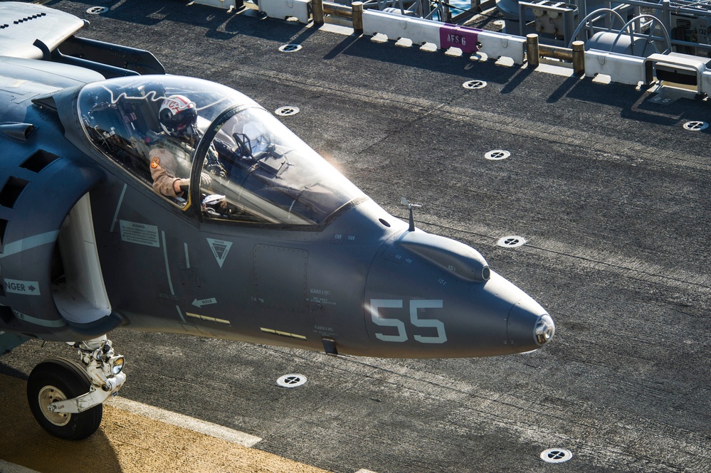 DVIDS - Images - Amphibious Ready Group Marine Expeditionary Unit ...