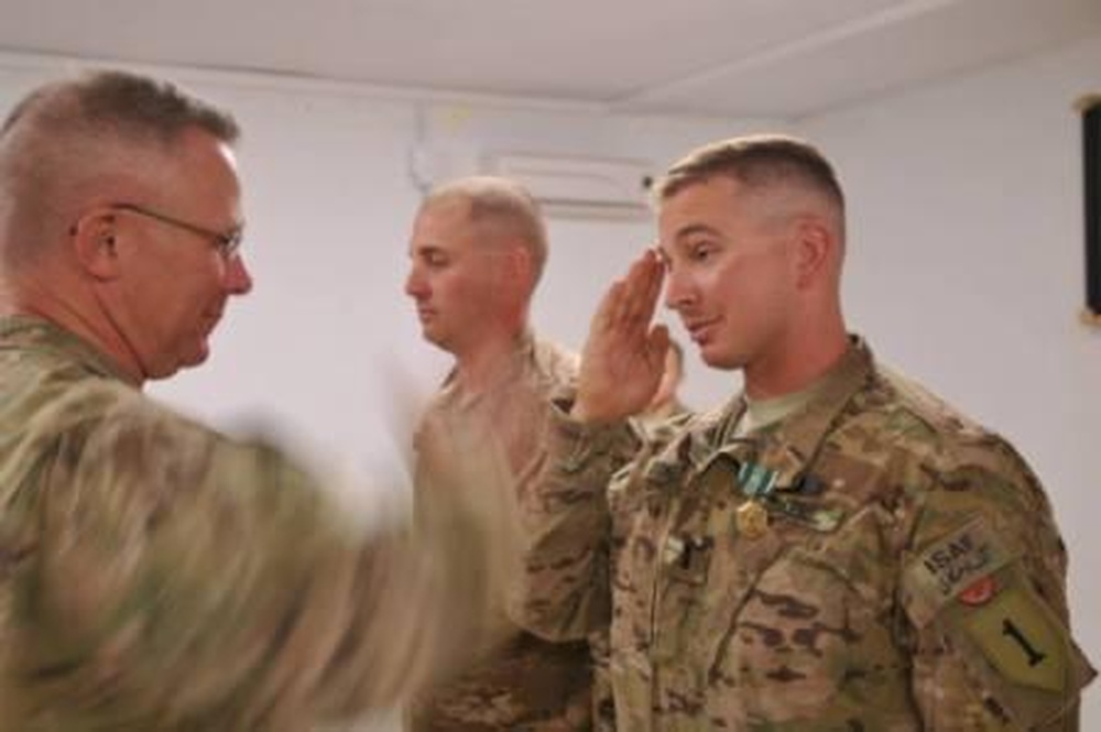 DVIDS - News - 3/1 soldiers awarded for valorous acts