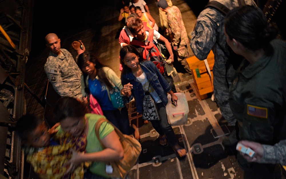 DVIDS - Images - Operation Damayan, Typhoon Haiyan/Yolanda [Image 6 of 11]