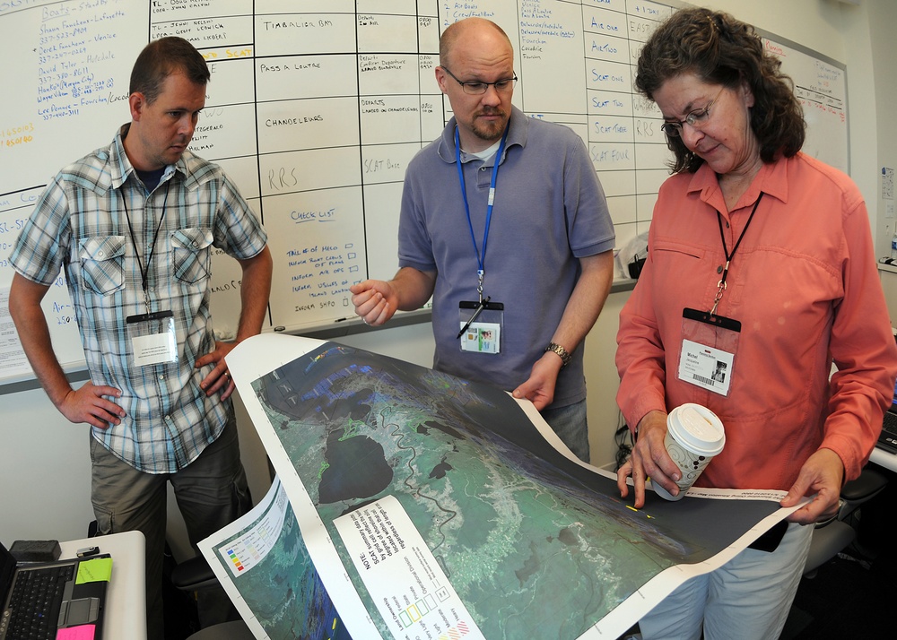 DVIDS - Images - Shoreline Cleanup Assesment Team