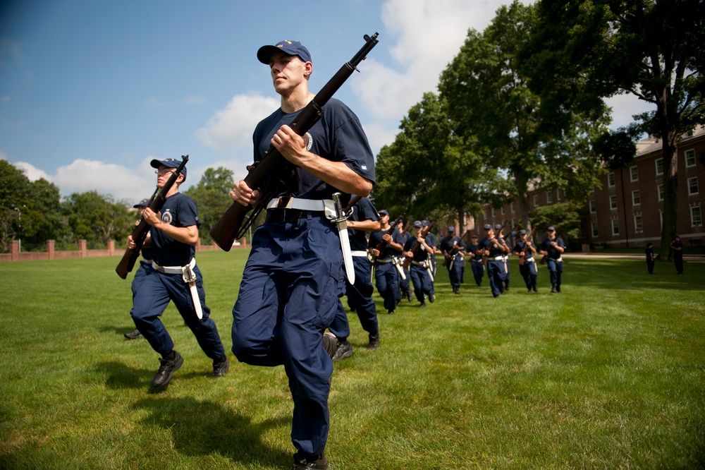 DVIDS - Images - Coast Guard Academy Class of 2016 conducts drills