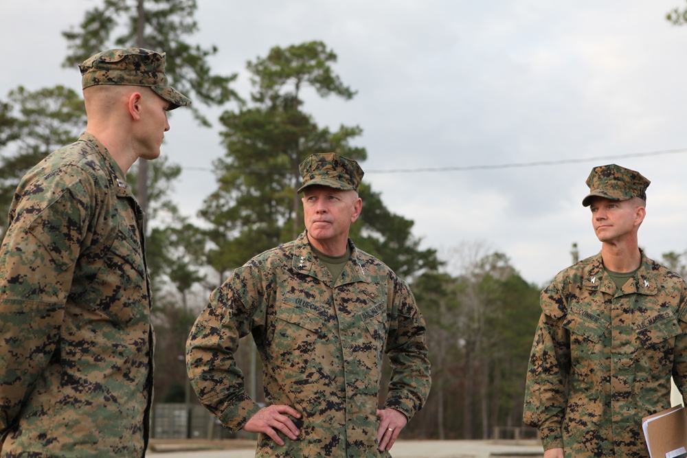 DVIDS - Images - Lt.Gen. Glueck visits SOI-E Marines [Image 1 of 5]