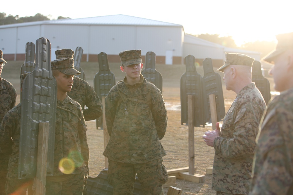 DVIDS - Images - Lt.Gen. Glueck visits SOI-E Marines [Image 4 of 5]