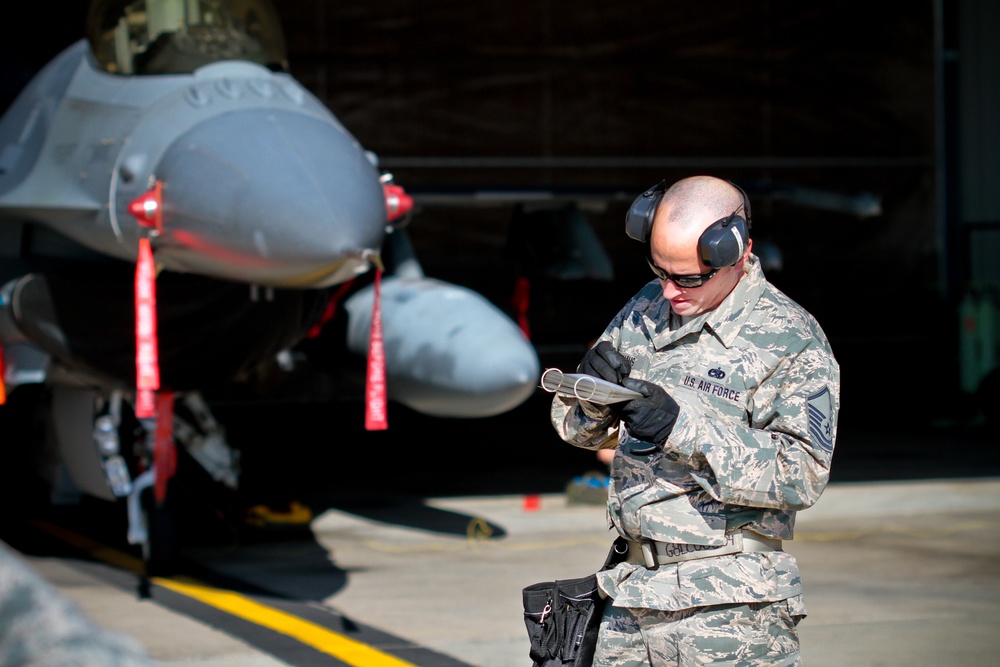 DVIDS - Images - Competition tests 177th Fighter Wing load crews ...