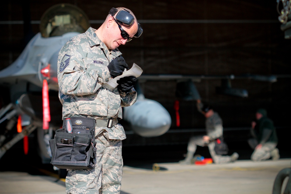 DVIDS - Images - Competition tests 177th Fighter Wing load crews ...
