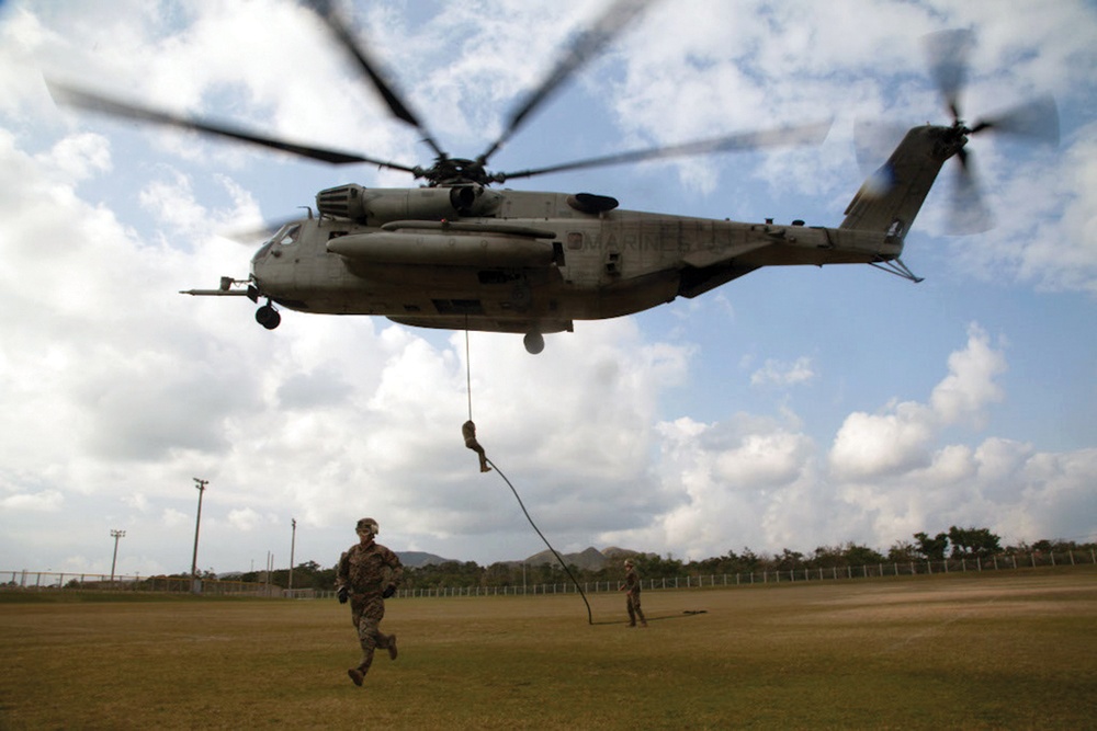 DVIDS - News - Infantry Marines with 31st MEU drop in for fast-rope ...