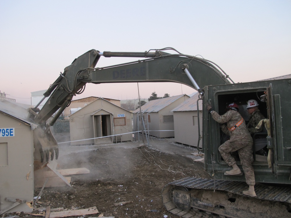 DVIDS - Images - 133rd Eng. Bn. hosts ARCENT commander at BAF [Image 1 ...