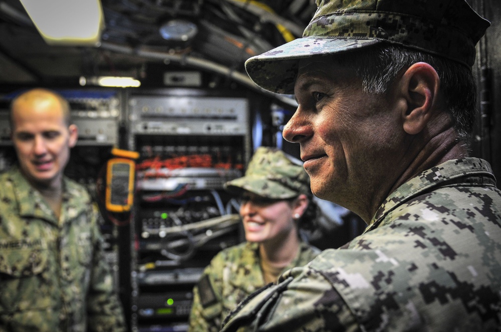 DVIDS - Images - Rear Adm. Loeblein visits USCGC Maui [Image 4 of 6]