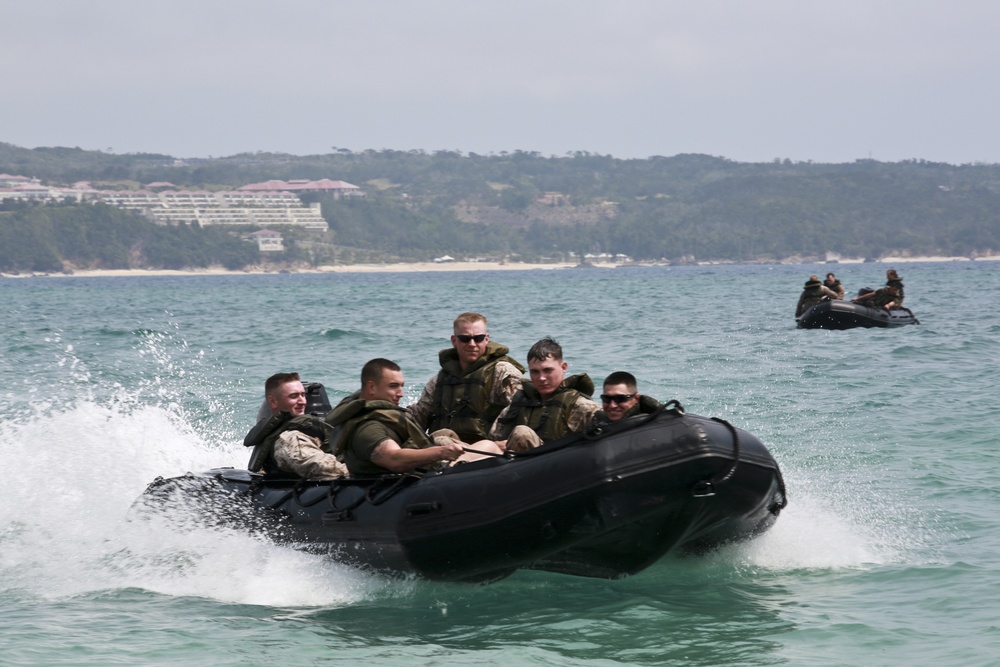 DVIDS - News - Combat engineers take to ocean during water-mobility ...