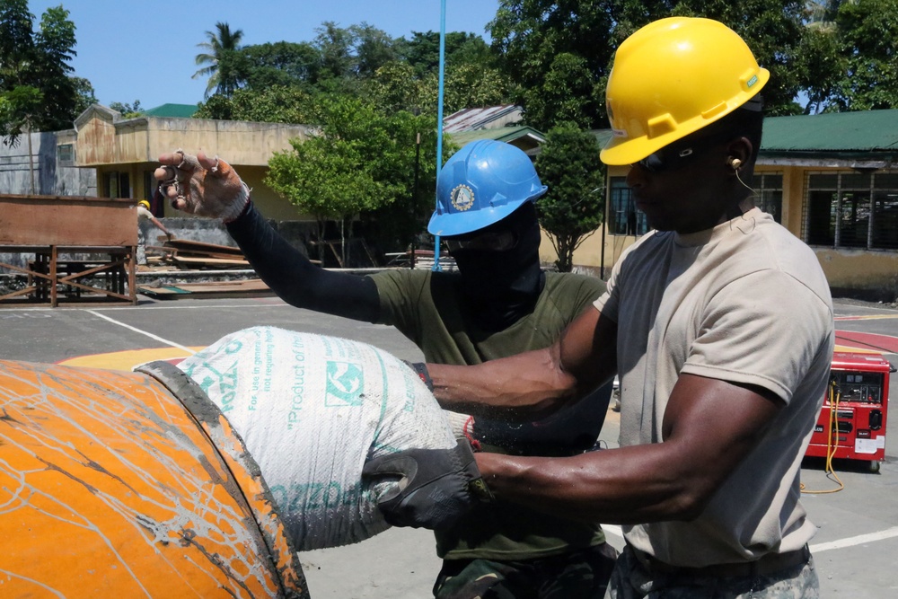 DVIDS - Images - Philippine, U.S. forces bond over positive community ...