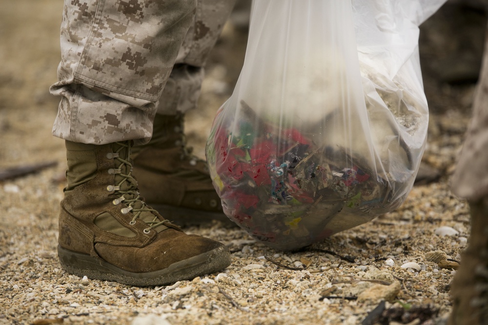 DVIDS - News - Marines sift through sand to pick up trash