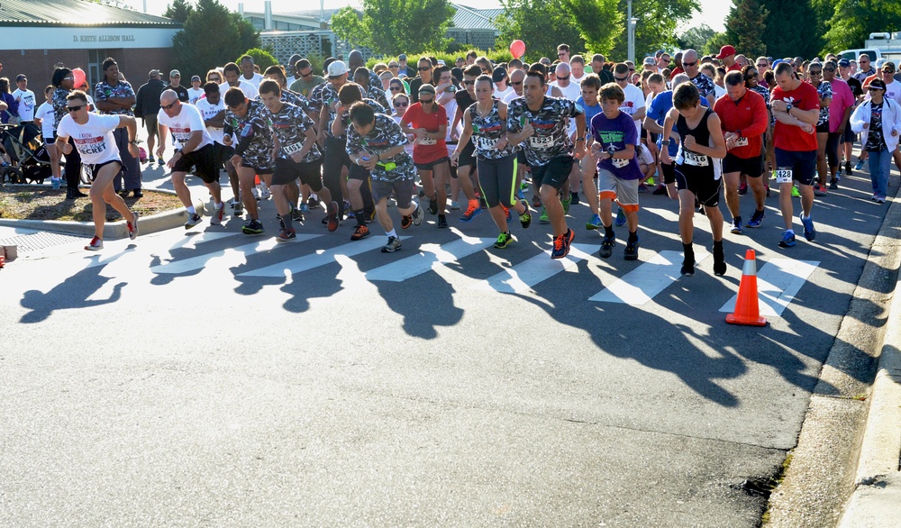 DVIDS - News - USO Run for the Troops