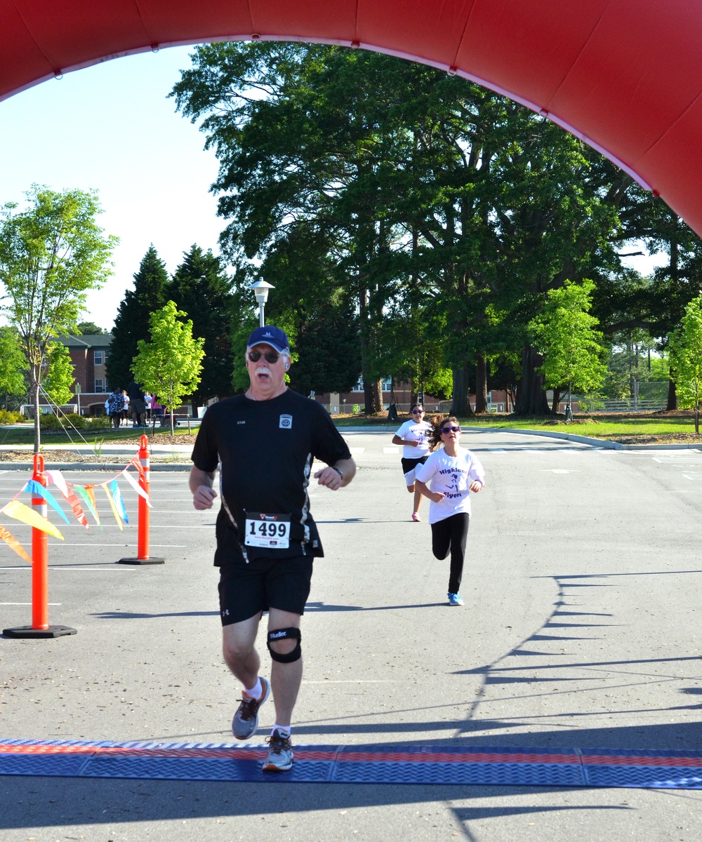 DVIDS - News - USO Run for the Troops