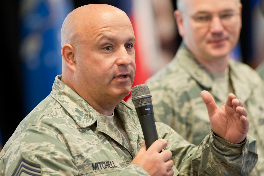 DVIDS - News - ANG command chief huddles senior enlisted leaders