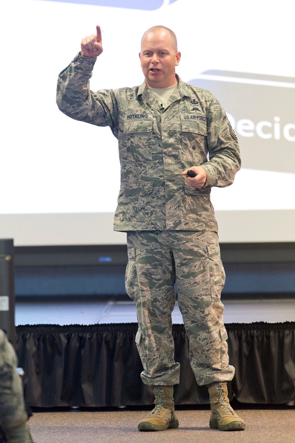 DVIDS - News - ANG command chief huddles senior enlisted leaders