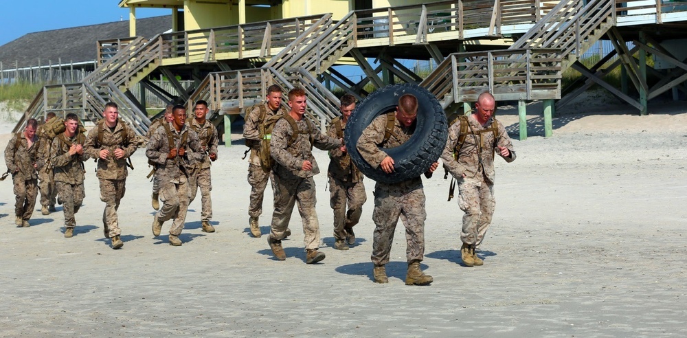 DVIDS - News - 2/2 Marines race to the beach for family fun day