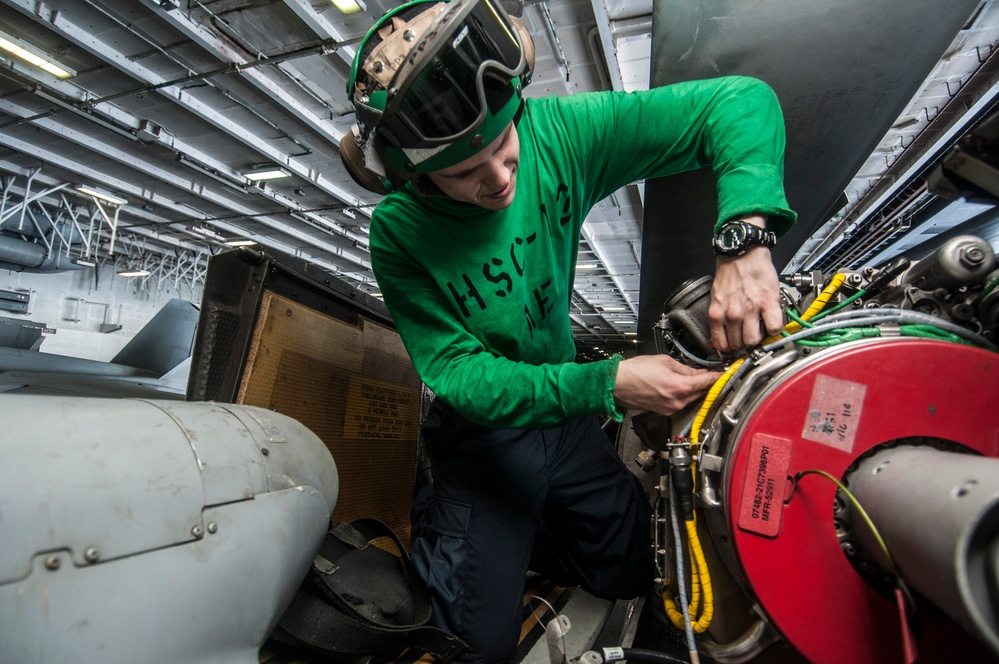 DVIDS - Images - USS George Washington operations [Image 3 of 3]