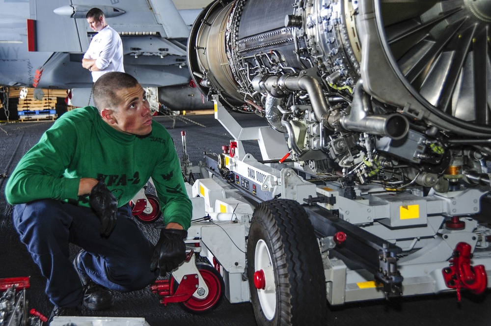 DVIDS - Images - Aircraft engine installation aboard USS Ronald Reagan
