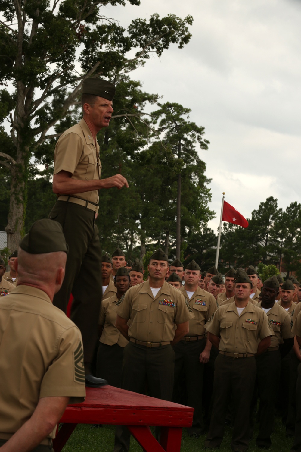 DVIDS - News - II MEF CG visits 2nd MAW Marines, Sailors