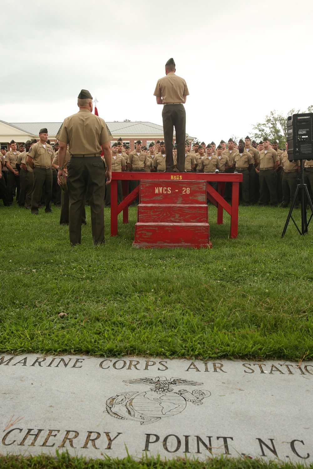 DVIDS - News - II MEF CG visits 2nd MAW Marines, Sailors