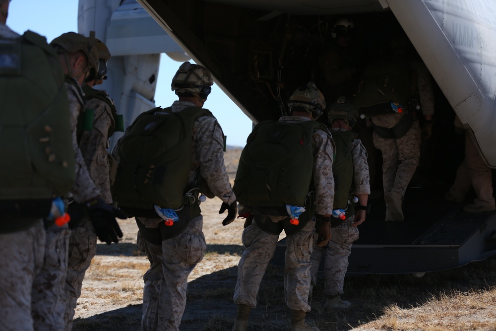 DVIDS - Images - 1st Recon lets gravity do the work [Image 3 of 6]