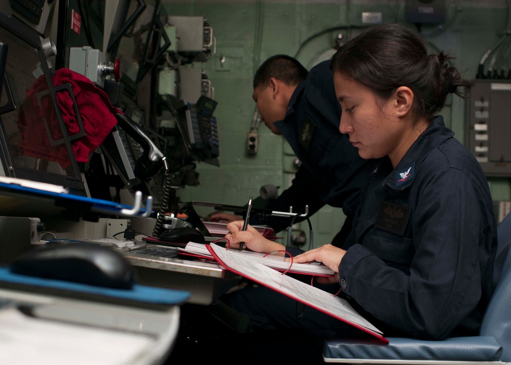 DVIDS - Images - USS Makin Island Central Control Station operations ...