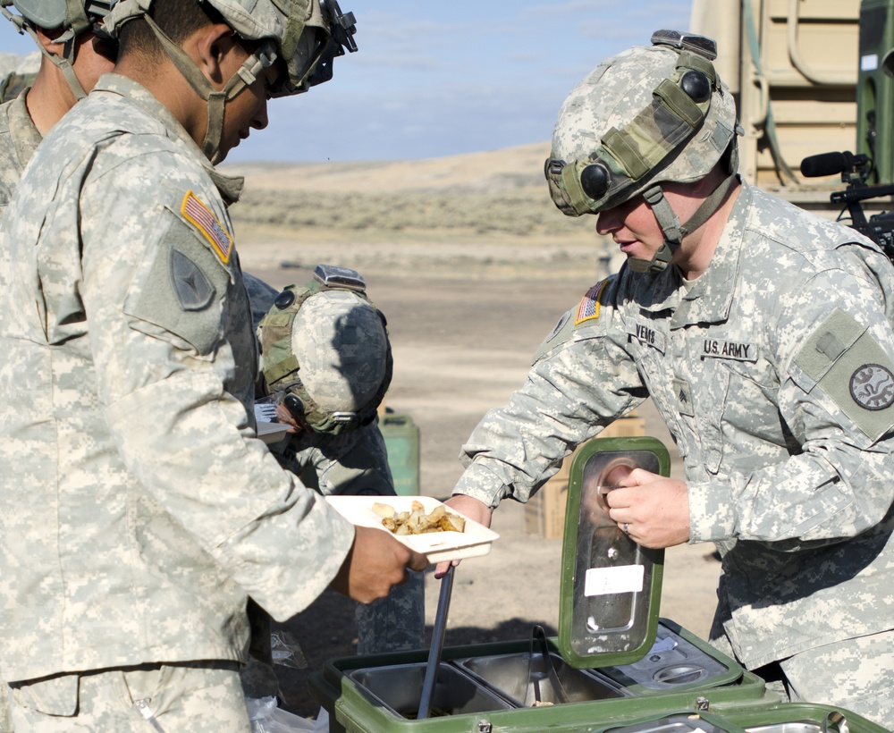 DVIDS - Images - Soldiers serve breakfast in the field [Image 1 of 2]