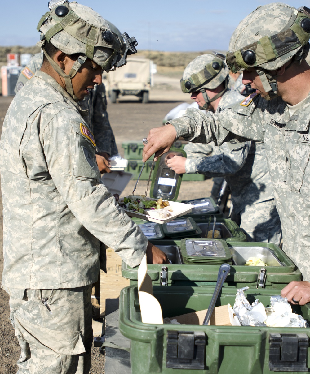 DVIDS - Images - Soldiers serve breakfast in the field [Image 2 of 2]