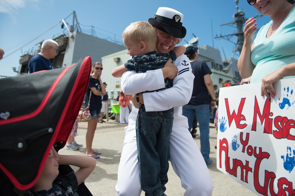 DVIDS - Images - USS Kidd homecoming [Image 3 of 3]
