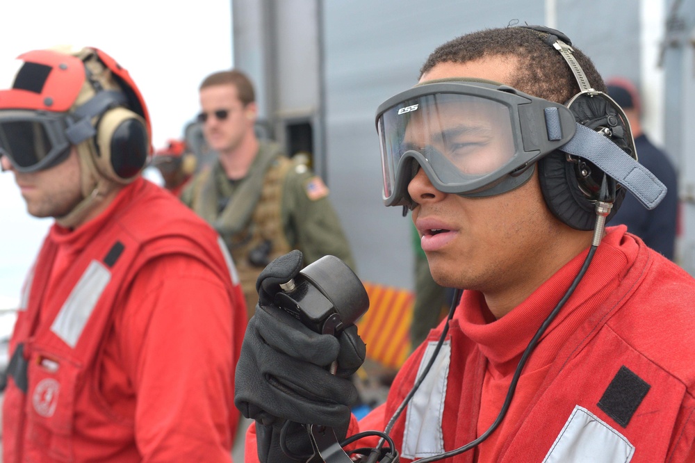 DVIDS - Images - USS Rodney M. Davis activity [Image 3 of 5]