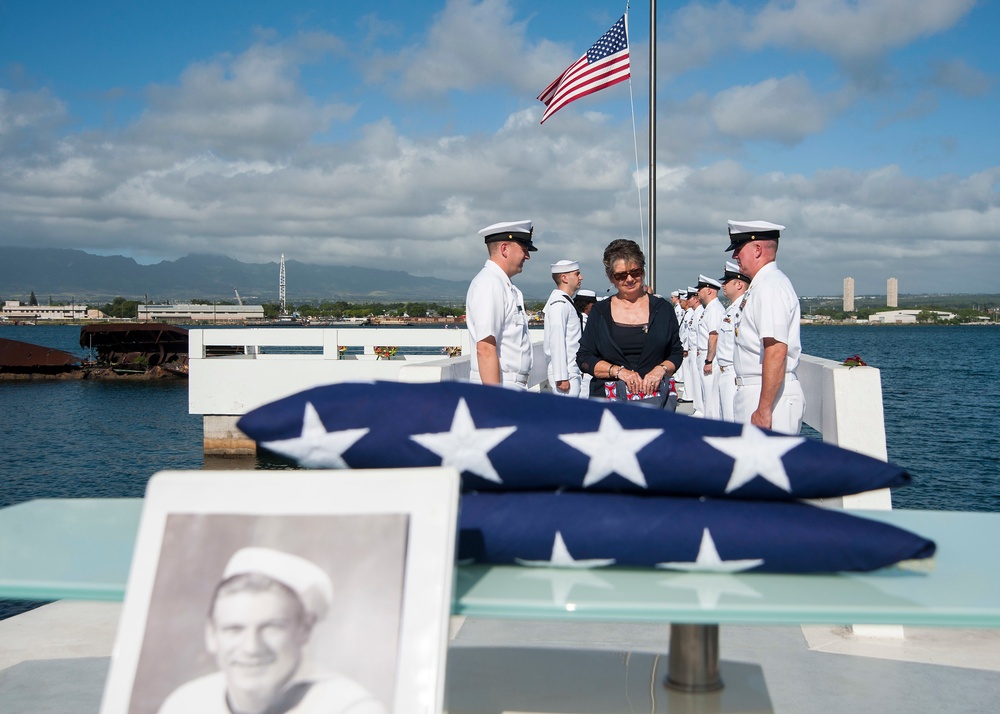 DVIDS - Images - Pearl Harbor survivor ash-scattering ceremony [Image 5 ...
