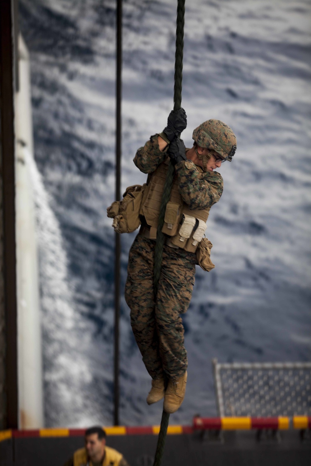 DVIDS - Images - Fast Rope [Image 2 of 4]