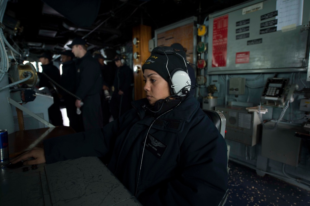 DVIDS - Images - USS Cole operations [Image 1 of 2]