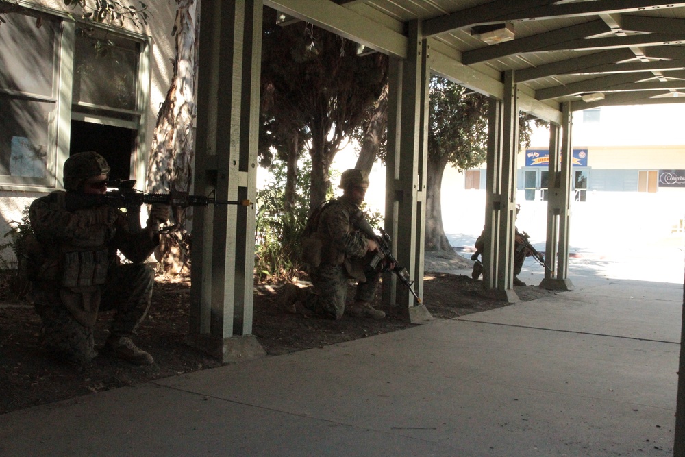 DVIDS - News - 7th Marines conduct embassy reinforcement training