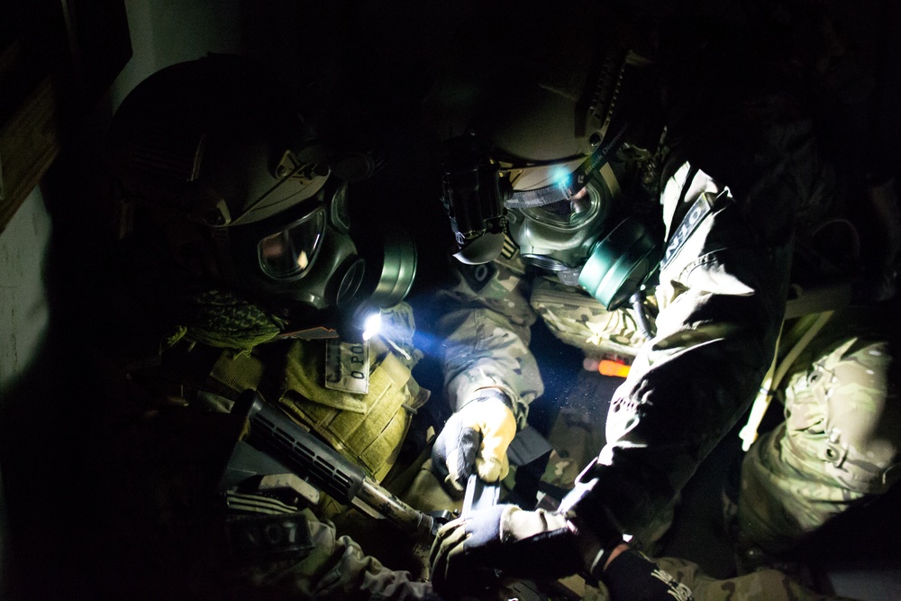 DVIDS - Images - Special Forces Soldiers assault mock outpost, conduct ...