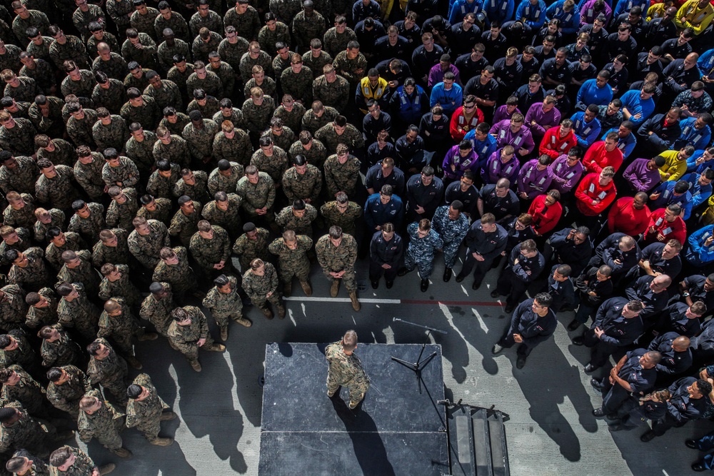 DVIDS - Images - General Mundy visits Marines, sailors aboard USS Essex ...