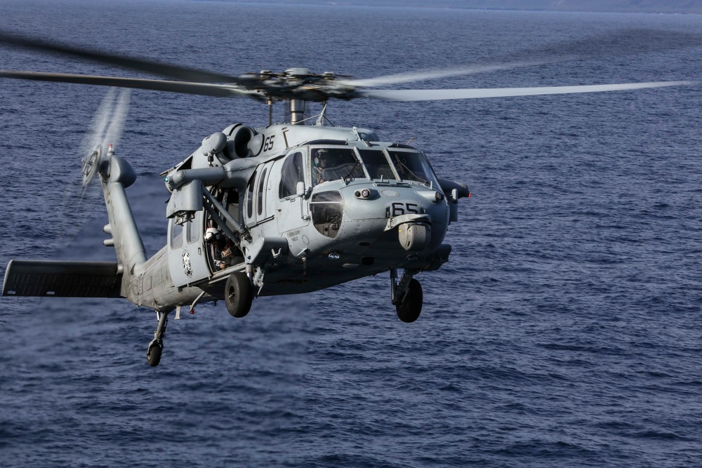 DVIDS - Images - 15th MEU pilots practice landing on USS Essex [Image 9 ...