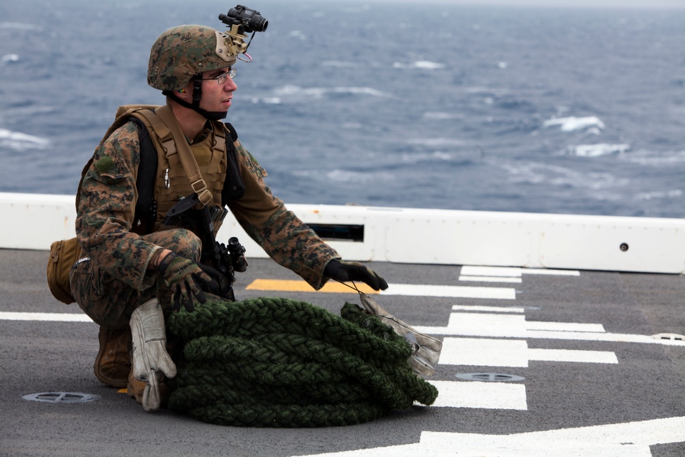 DVIDS - Images - Recon Marines Fast Rope onto the USS Green Bay (LPD 20 ...