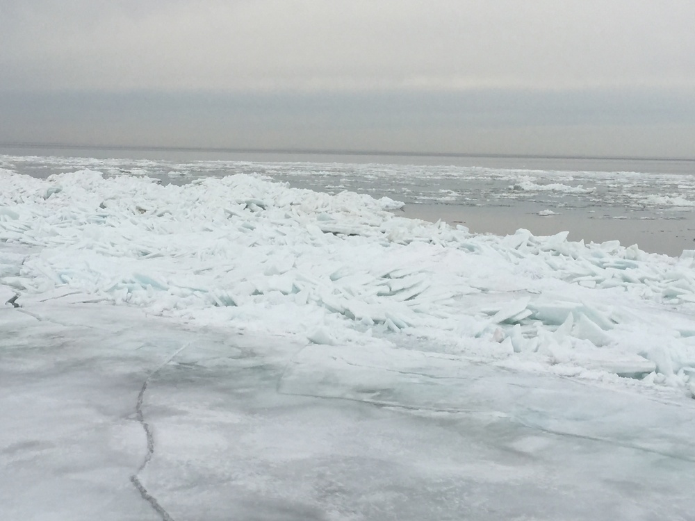 DVIDS - Images - USCGC Neah Bay ice breaking in Lake Erie [Image 4 of 5]